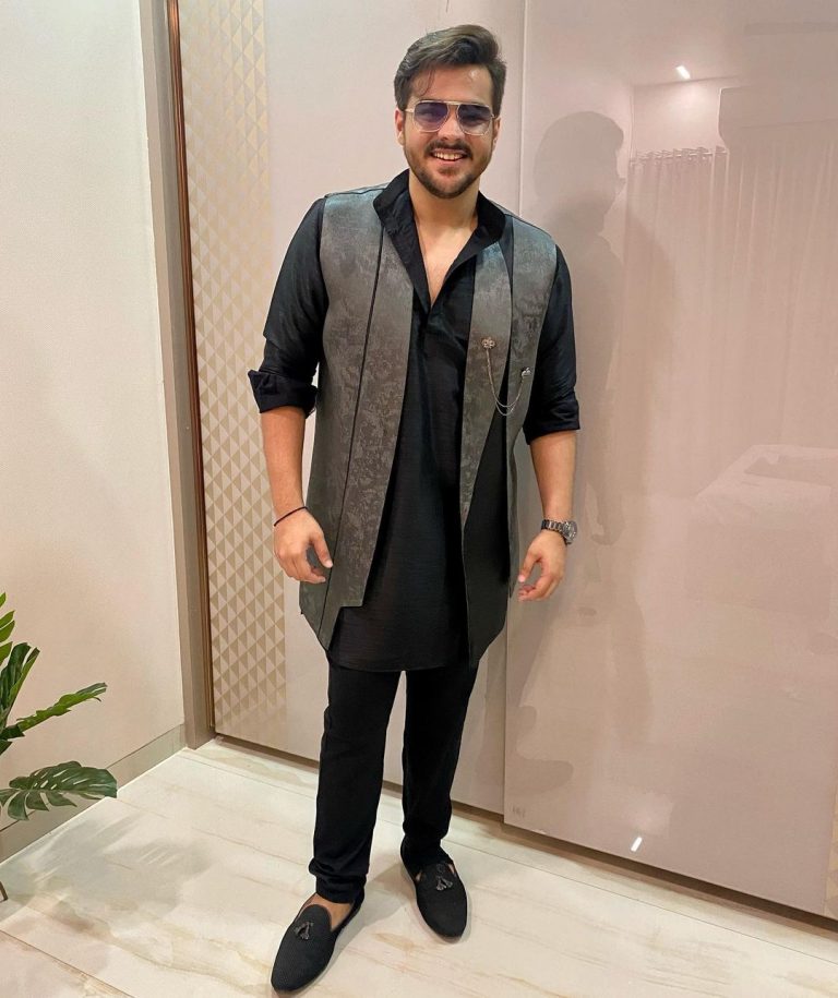 Ashish Chanchlani Net Worth, Bio Age, Girlfriend and more